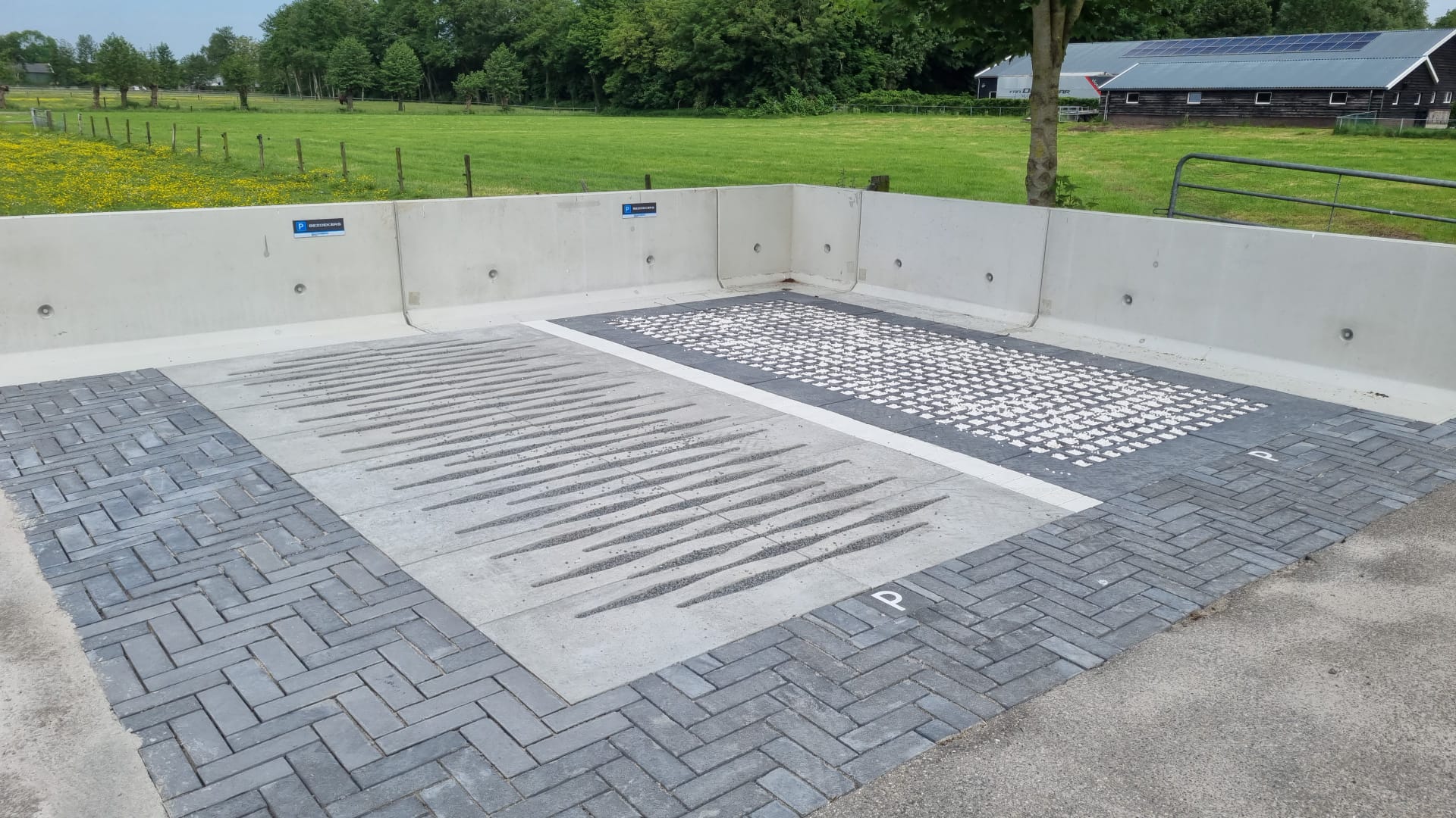 Realisaties | Deer Concrete | Grasdal, grasbetontegel, waterdoorlatende ...