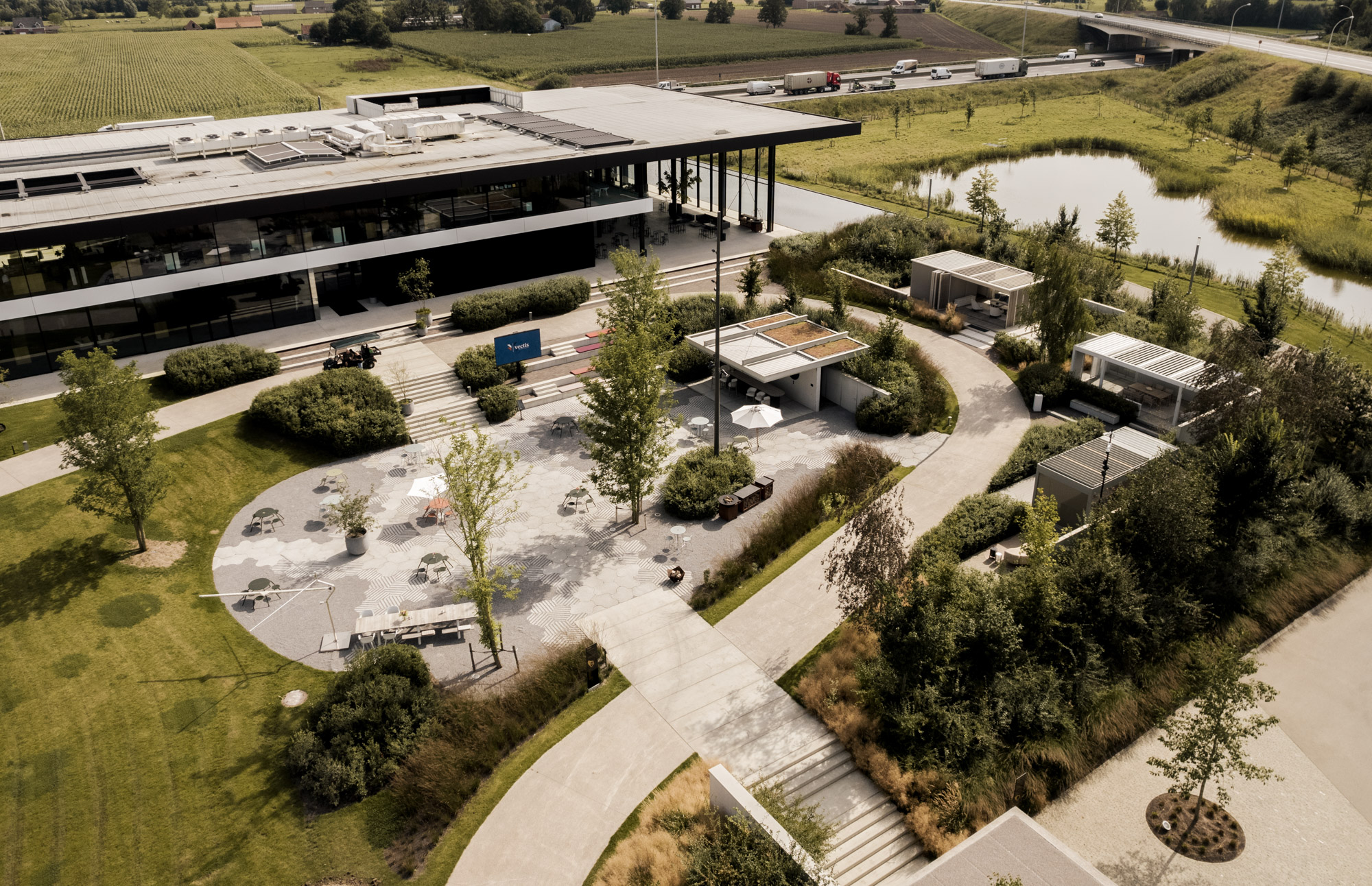 Realisaties | Deer Concrete | Grasdal, grasbetontegel, waterdoorlatende ...